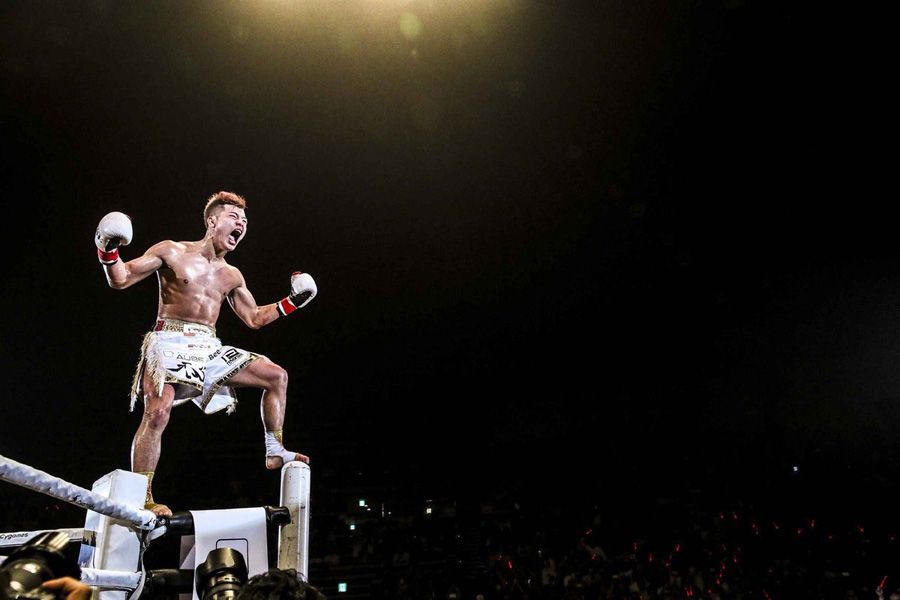 Tenshin scores spectacular cartwheel kick KO | Asian MMA