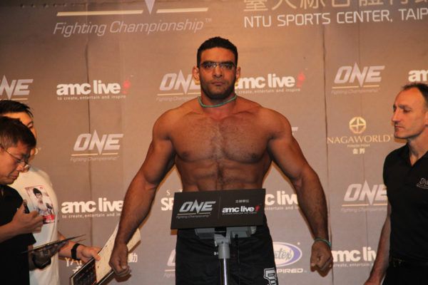 Mahmoud Hassan faces Chi Lewis-Parry at UAE Warriors 7 | Asian MMA