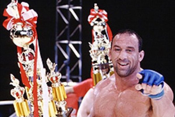 Mark Coleman wins Pride Grand Prix 2000 (Retro) | Asian MMA
