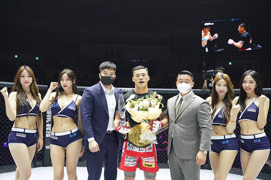 In Su Hwang starches Il Hak Oh at Road FC 58 | Asian MMA