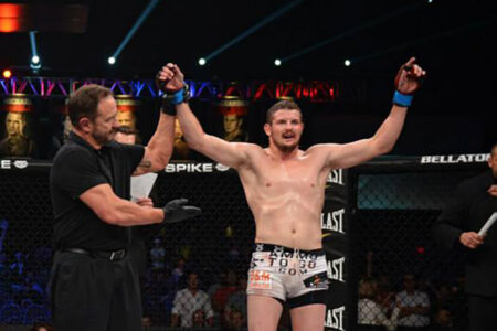 Chas Skelly stops Mark Striegl at UFC Vegas 48 | Asian MMA