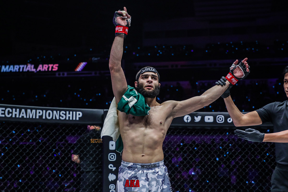 Ahmed Mujtaba submits BJJ black belt! | Asian MMA