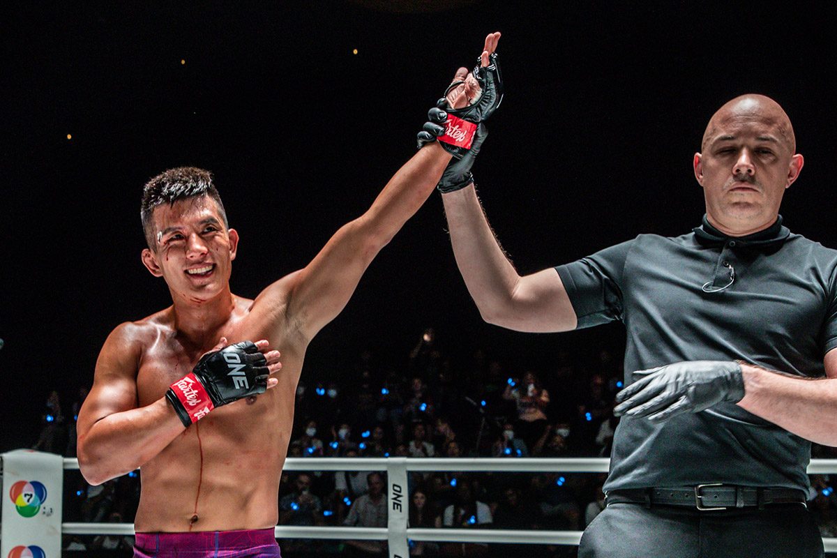 Do Gyeom Lee stops Guilherme Antune at Lumpinee | Asian MMA