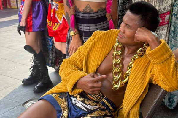 Buakaw Banchamek shows off his bling! | Asian MMA