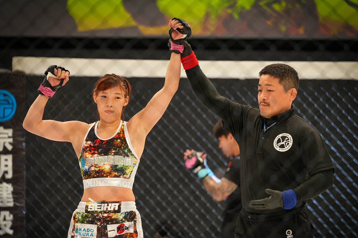 Seika Izawa submits Suwanan Boonsorn at Deep-Jewels 41 | Asian MMA