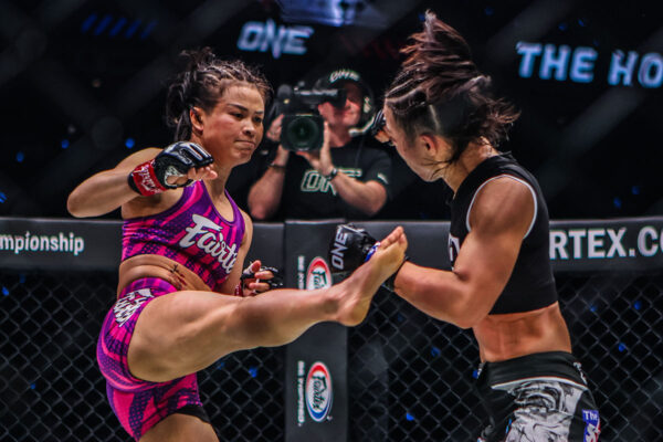 Stamp Fairtex stops Seo Ham, wins atomweight title | Asian MMA